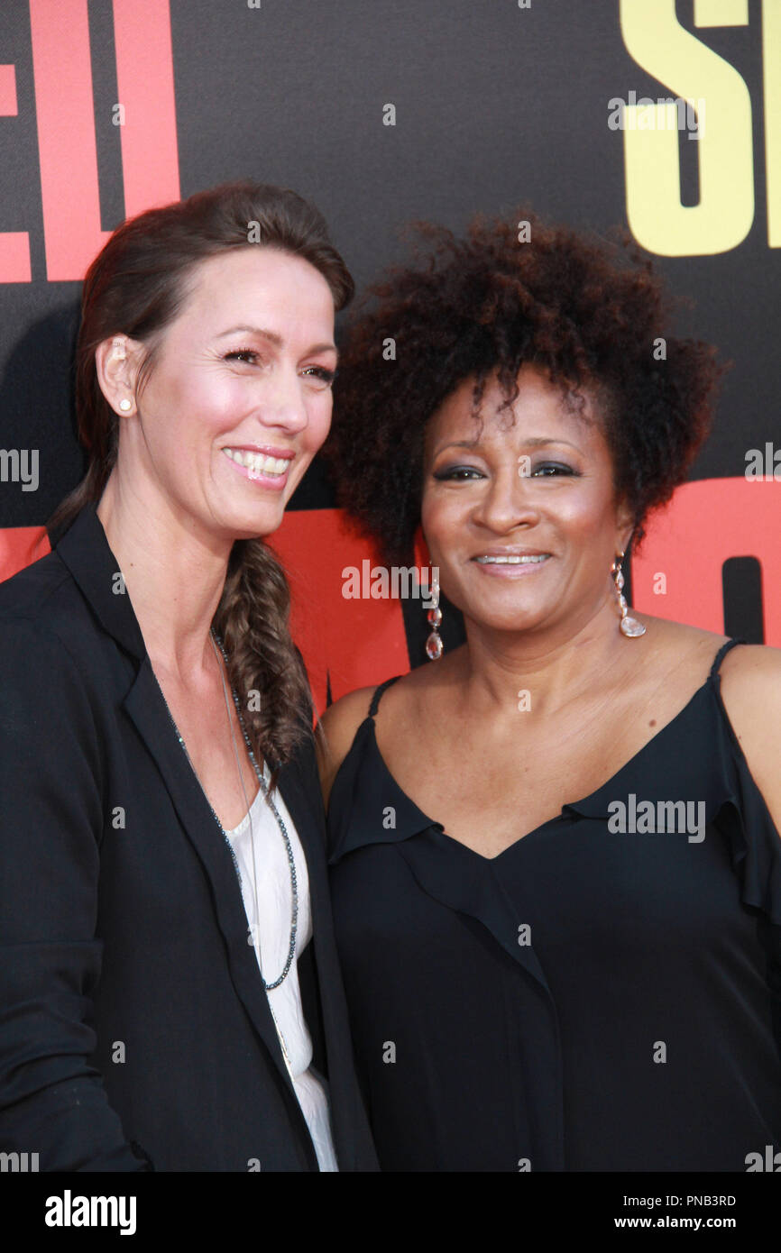 Wanda Sykes 05/10/2017 The World Premiere of "Snatched" held at the ...
