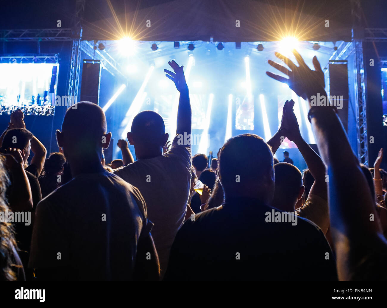 Audience in front of stage hi-res stock photography and images - Alamy