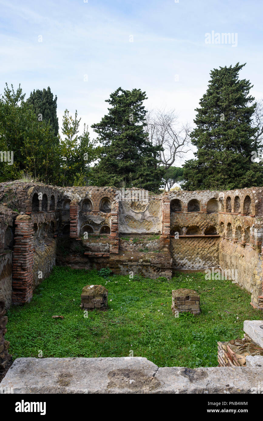 Roman columbarium hi-res stock photography and images - Alamy