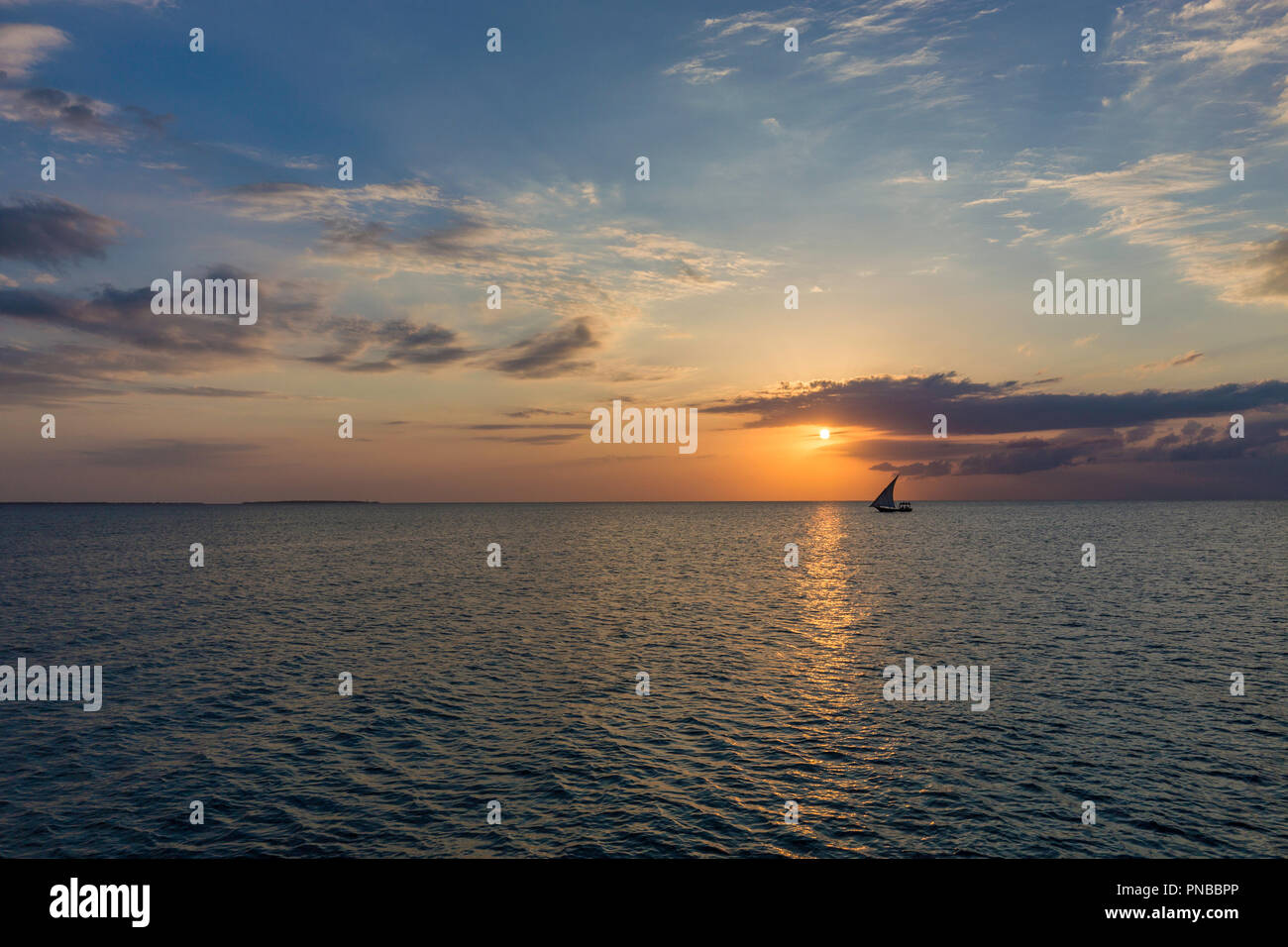 Boat on the horizon hi-res stock photography and images - Alamy