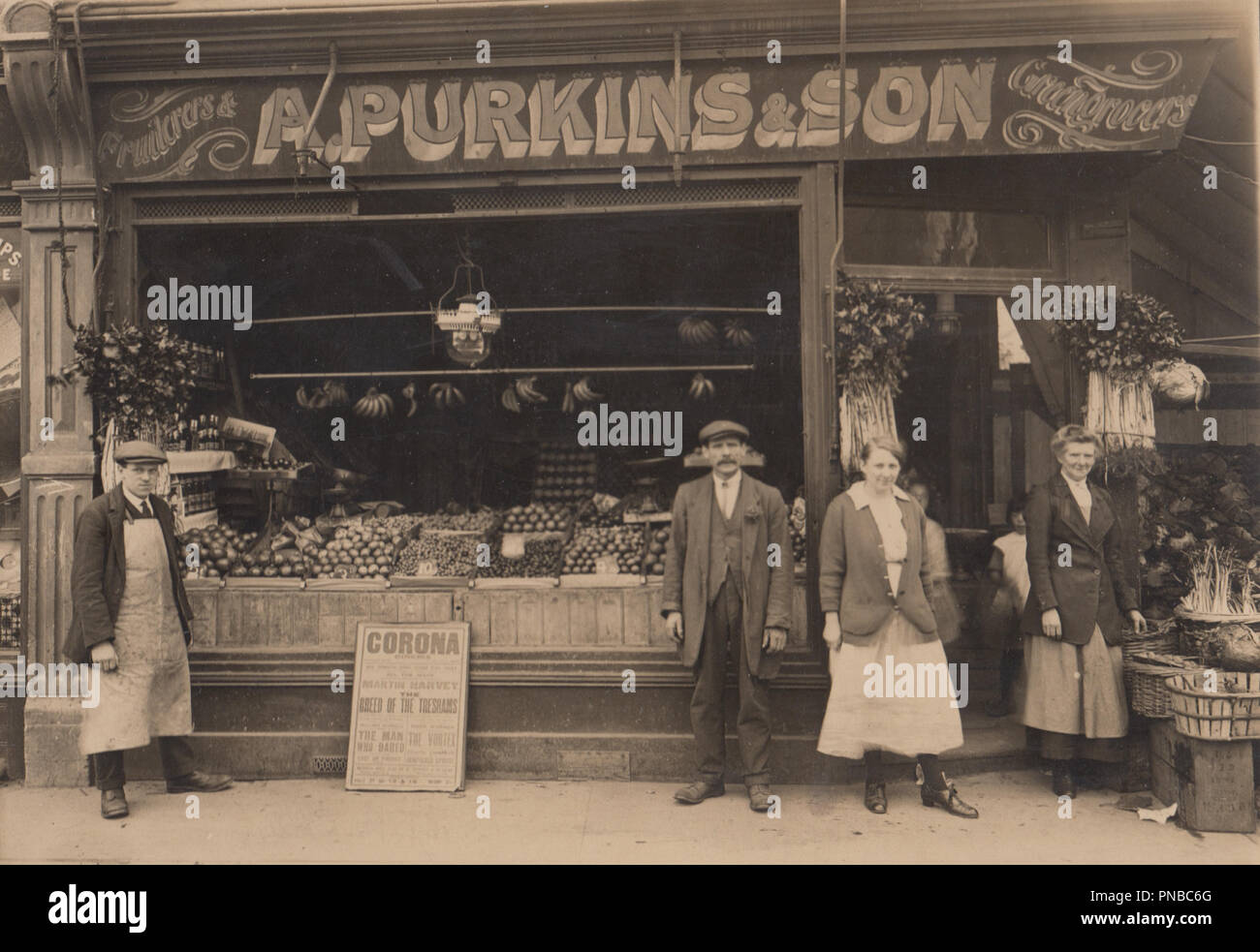 Vintage grocers shop hi-res stock photography and images - Alamy
