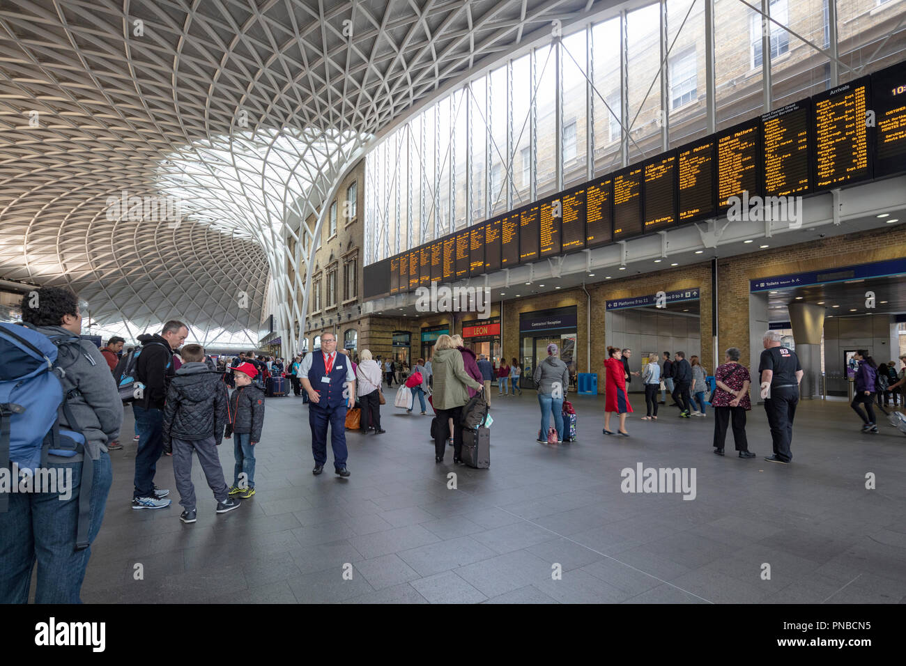 Kings cross railway station hi-res stock photography and images - Alamy