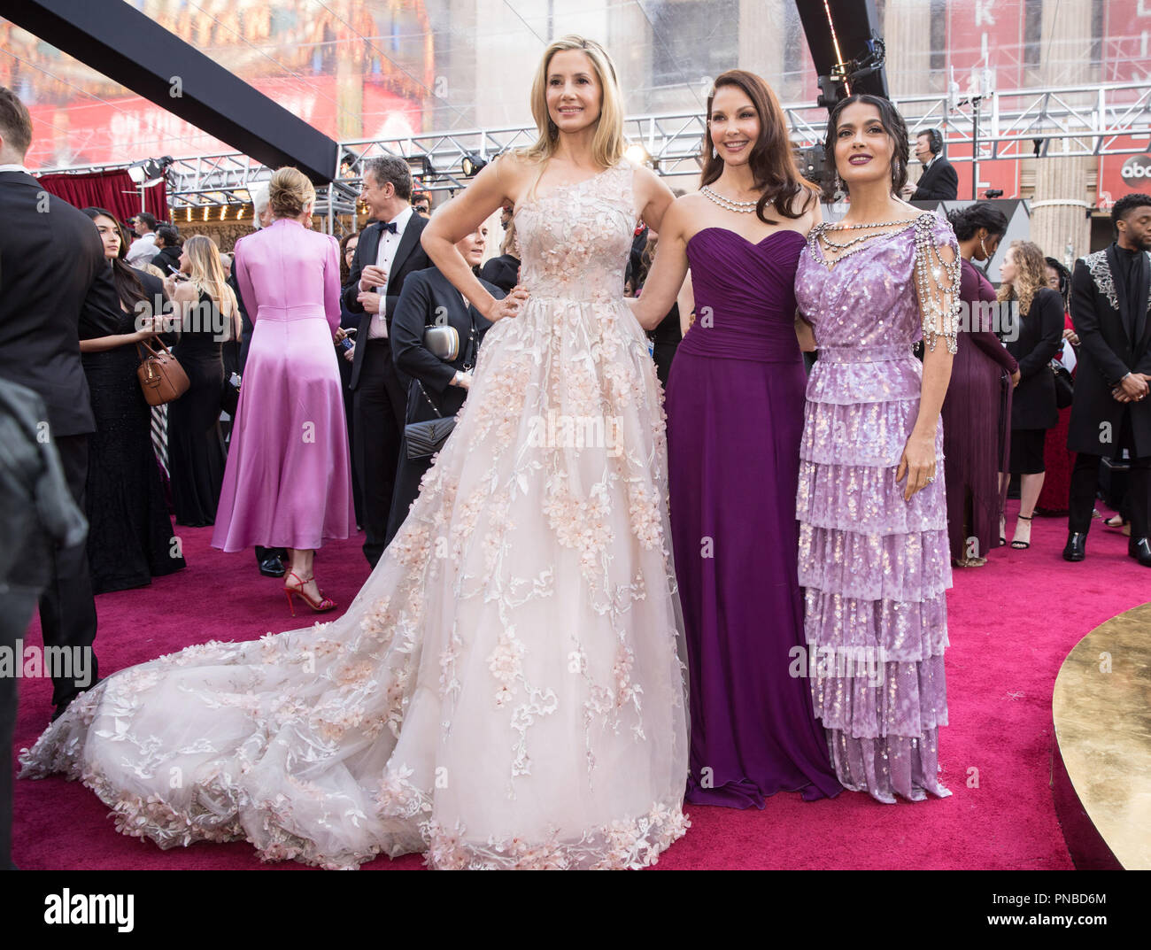 MIa Sorvino, Ashley Judd, Selma Hayek arrive on the red carpet of The ...