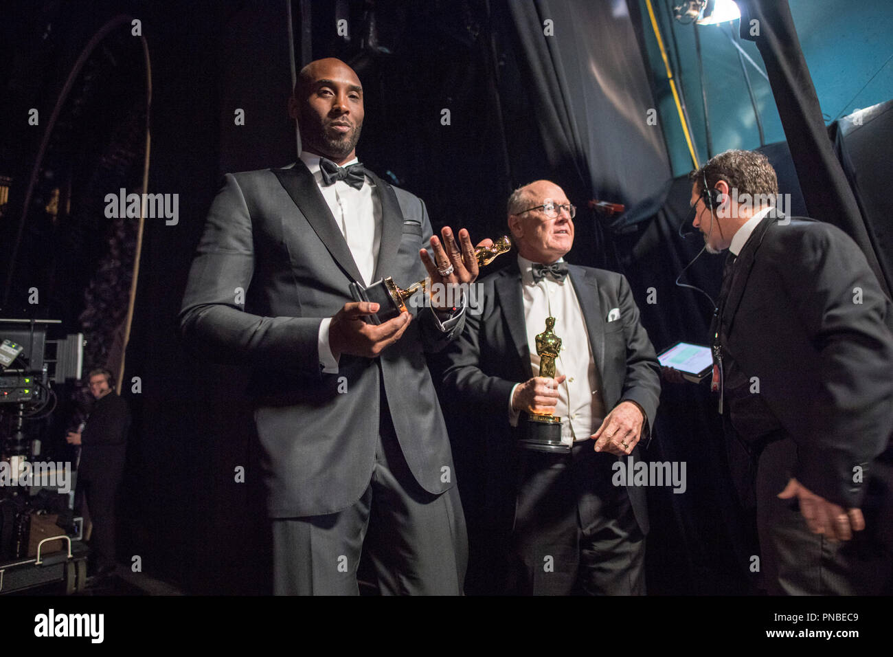 Kobe Bryant and Glen Keane pose backstage with the Oscar® for best ...