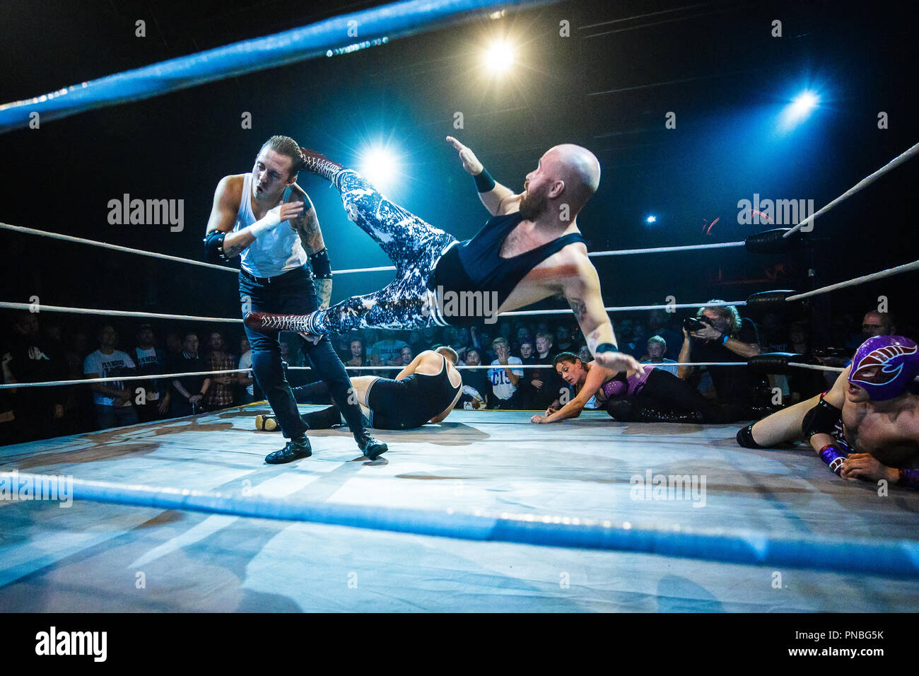 Bodyslam pro wrestling hi-res stock photography and images - Alamy