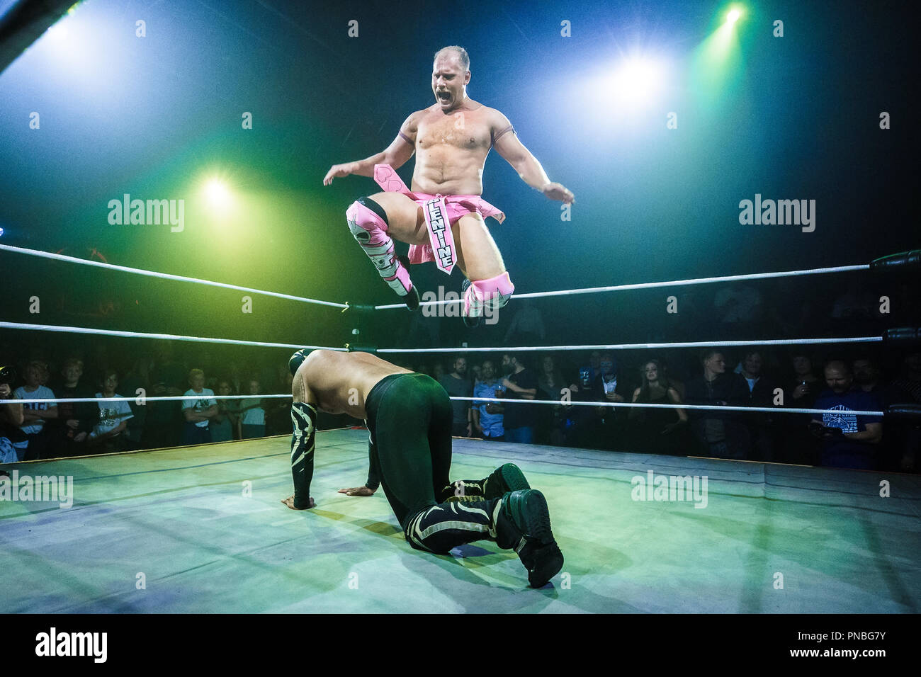 Bodyslam pro wrestling hi-res stock photography and images - Alamy
