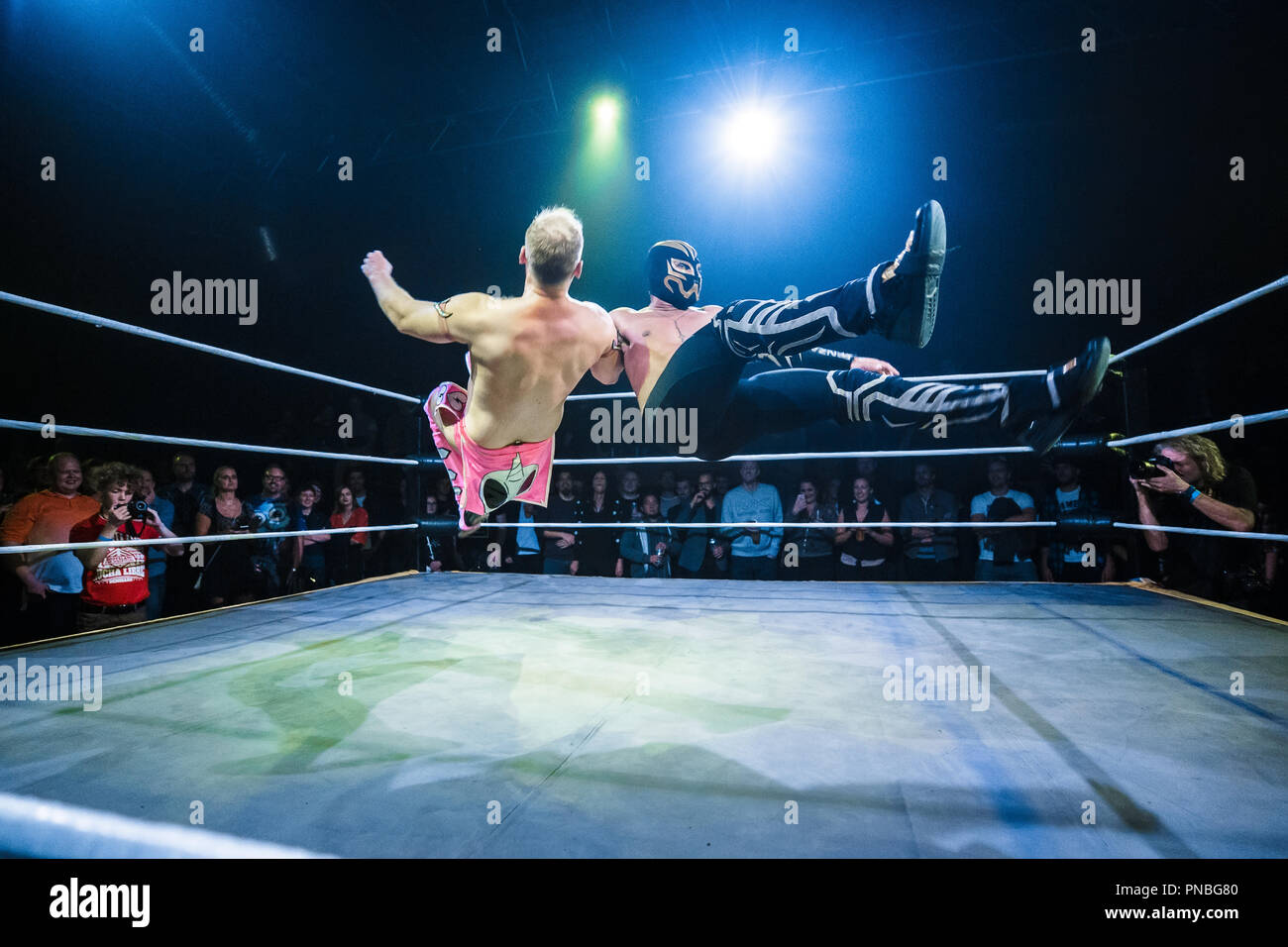 Bodyslam pro wrestling hi-res stock photography and images - Alamy