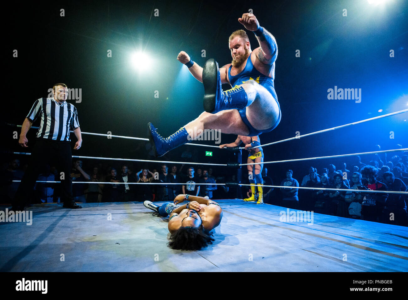 Bodyslam pro wrestling hi-res stock photography and images - Alamy