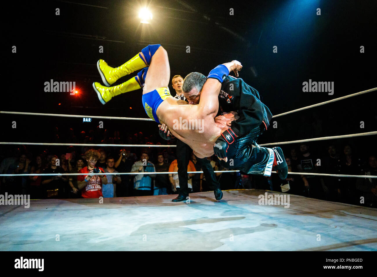 Bodyslam pro wrestling hi-res stock photography and images - Alamy