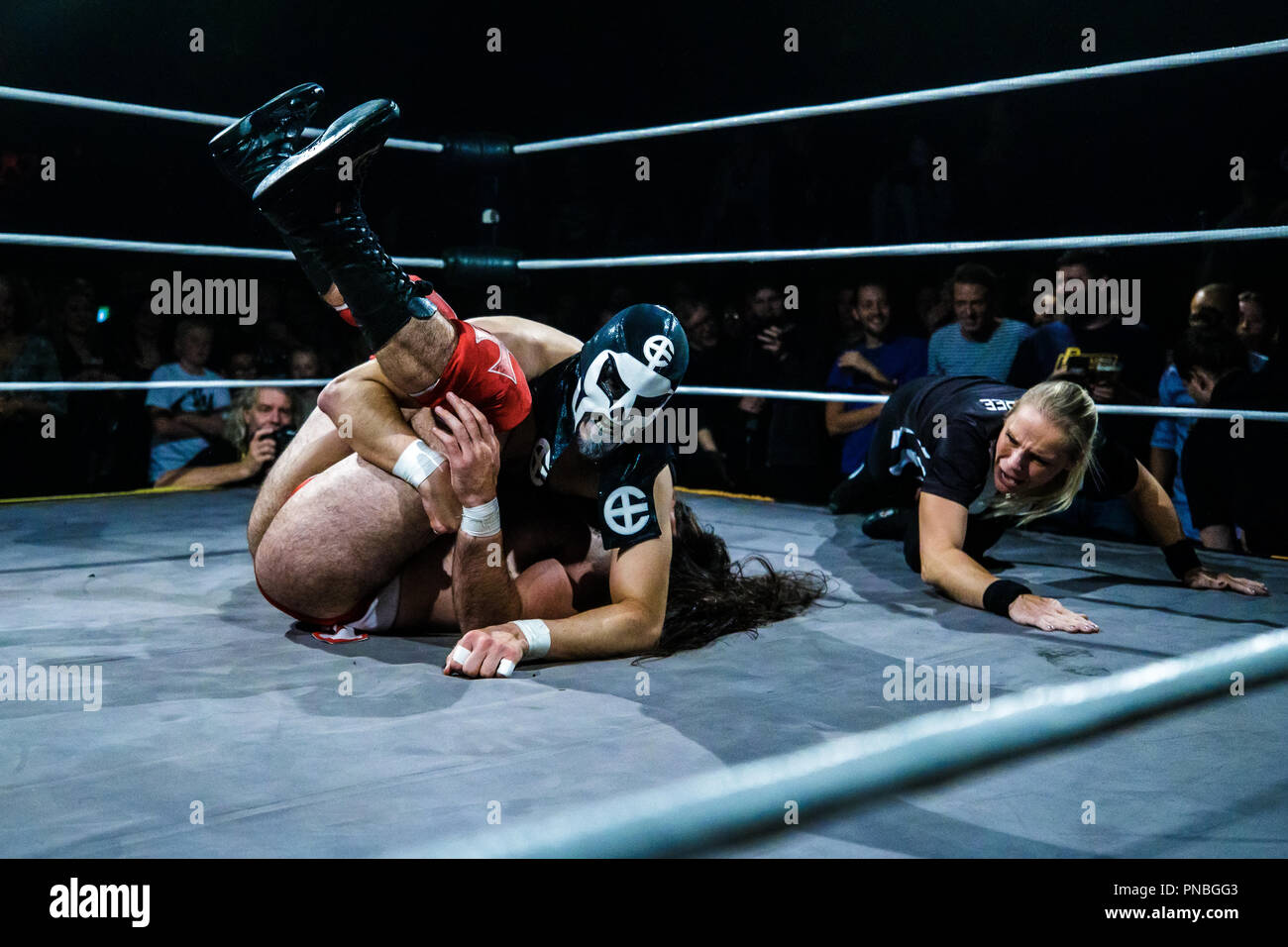Bodyslam pro wrestling hi-res stock photography and images - Alamy