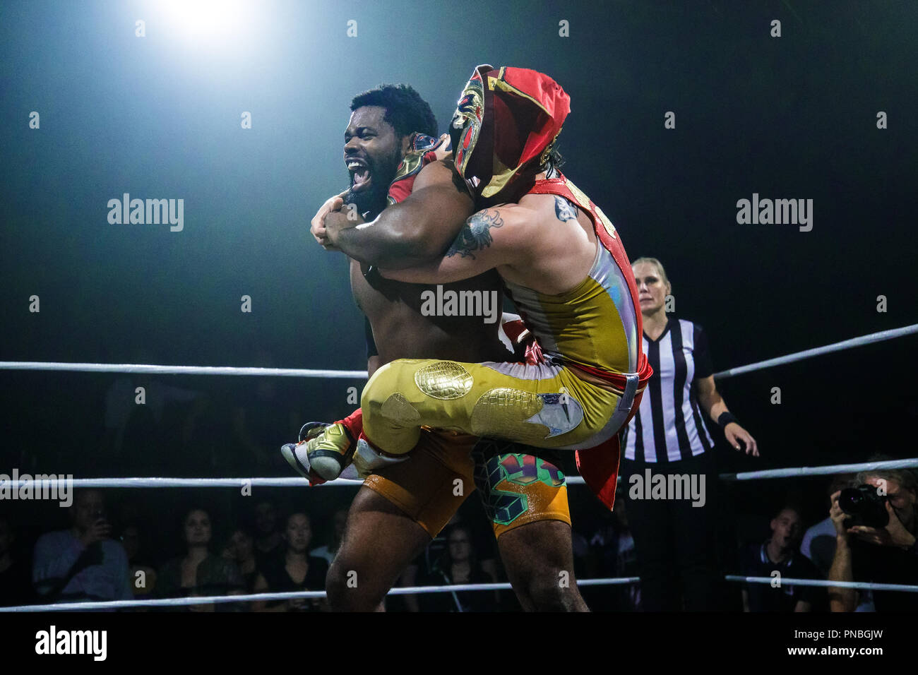 Bodyslam pro wrestling hi-res stock photography and images - Alamy