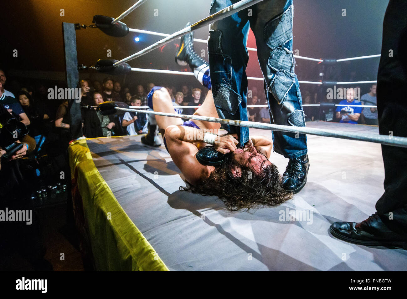Bodyslam pro wrestling hi-res stock photography and images - Alamy