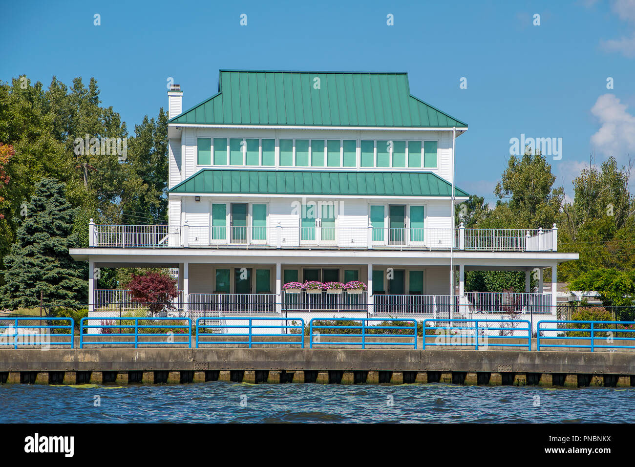 Seawall railing hi-res stock photography and images - Alamy