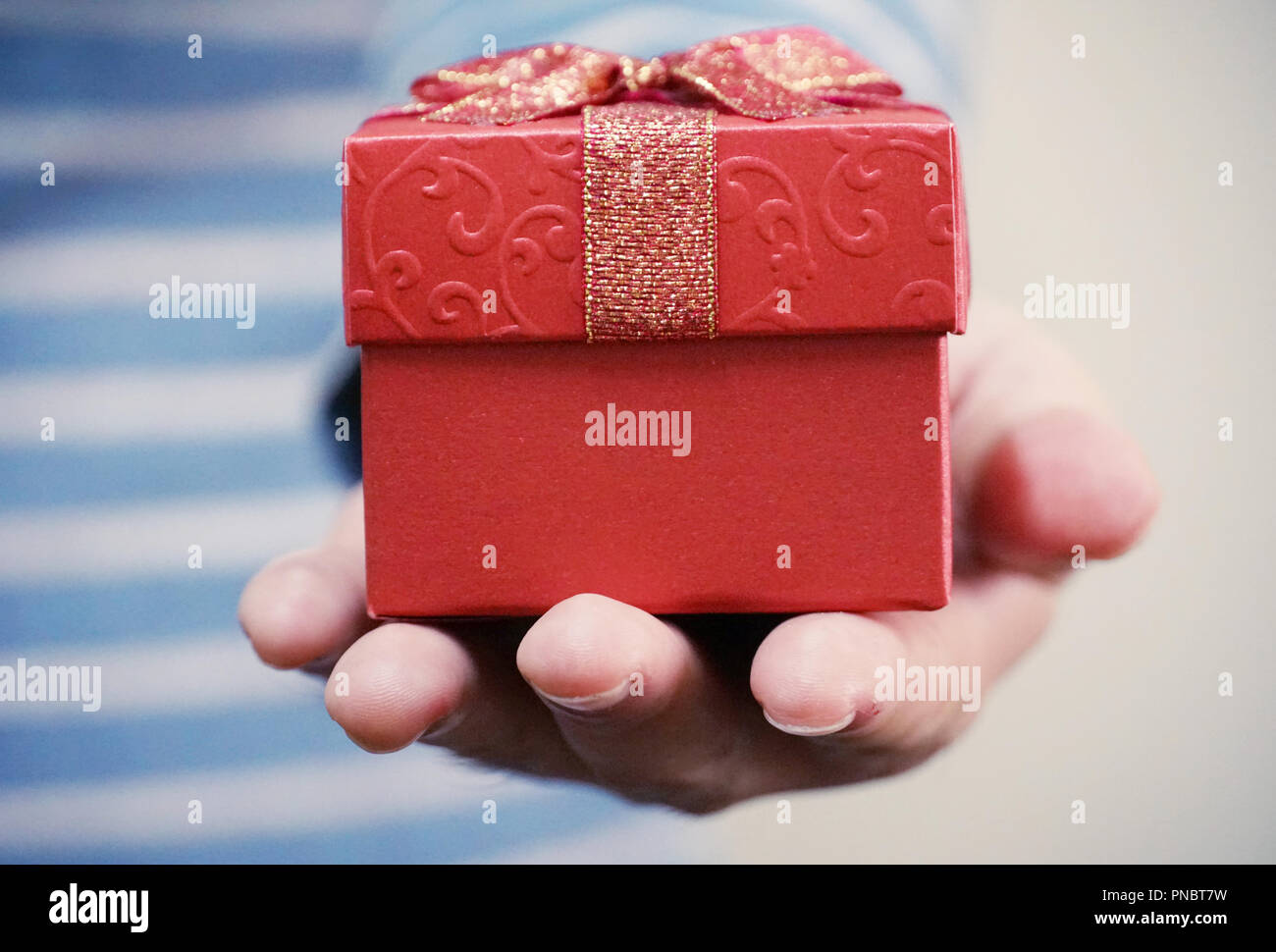 Left hand gift box hi-res stock photography and images - Alamy