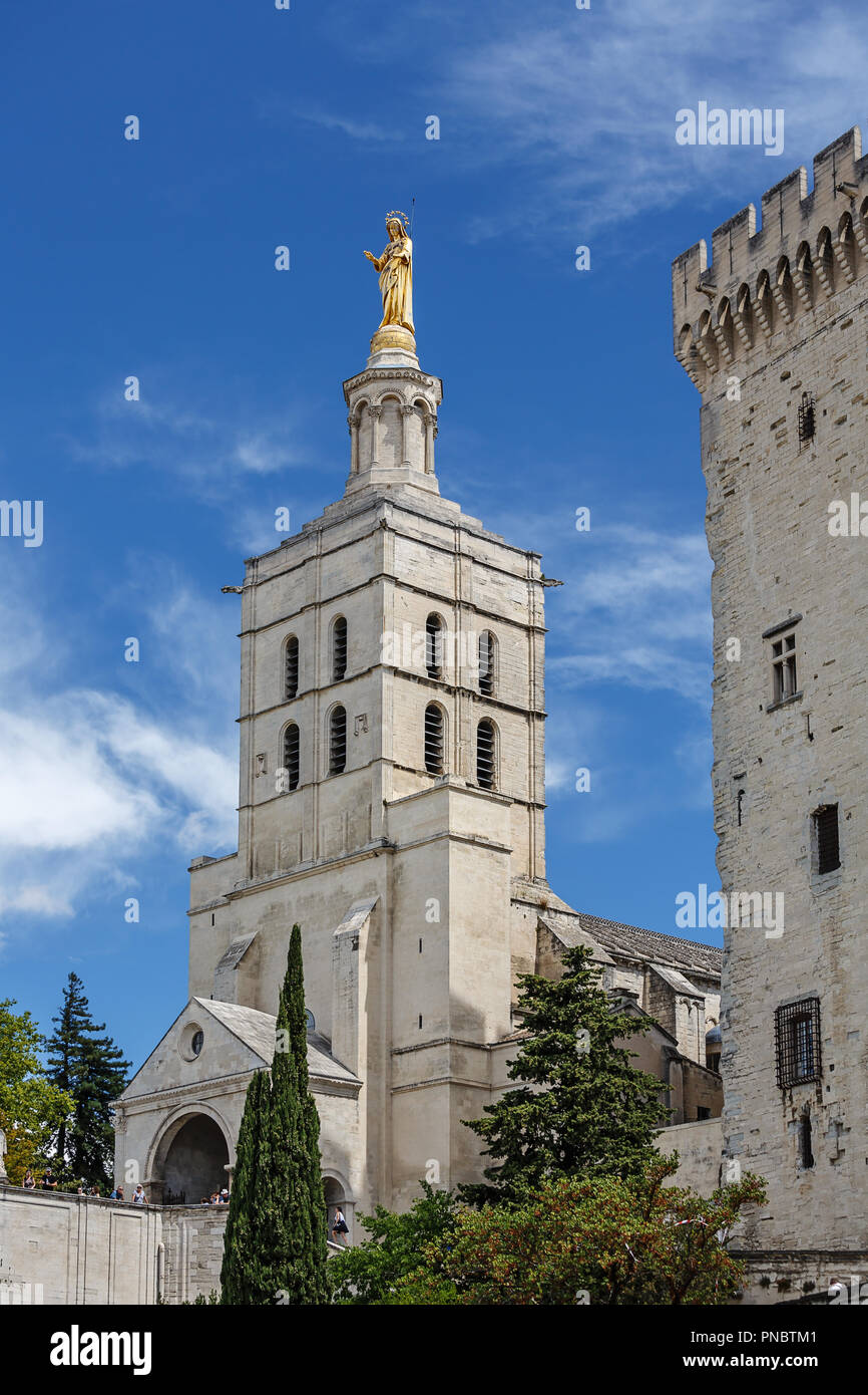 Provencal architecture hi-res stock photography and images - Alamy