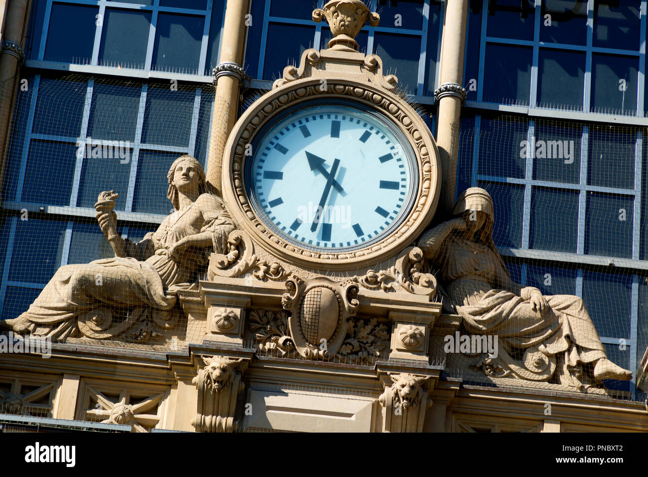 Deutsche bahn railway station clock hi-res stock photography and images ...