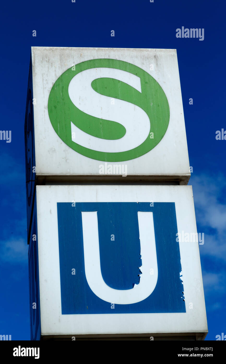 Frankfurt subway station hi-res stock photography and images - Alamy