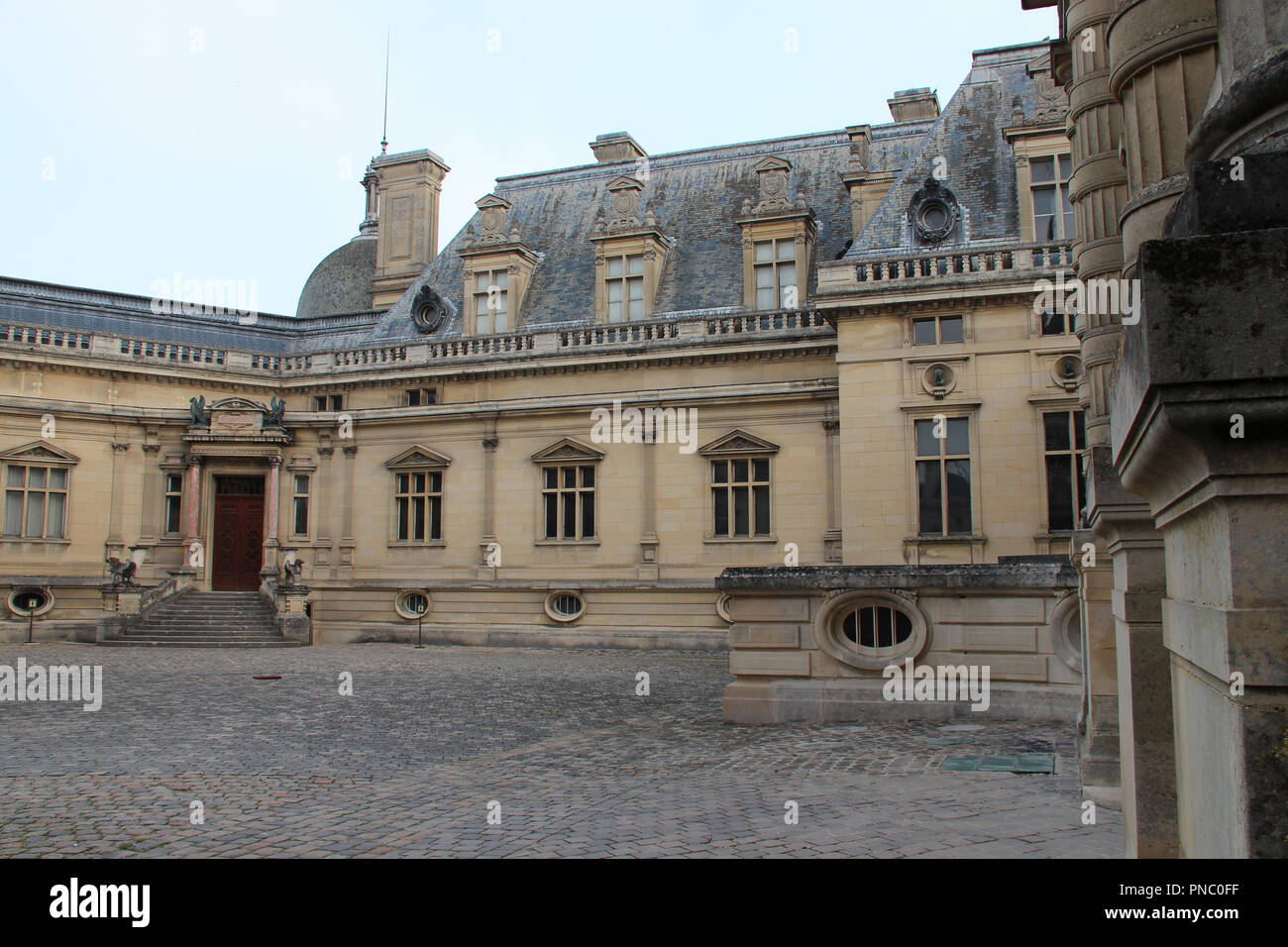 The castle of Chantilly (France Stock Photo - Alamy