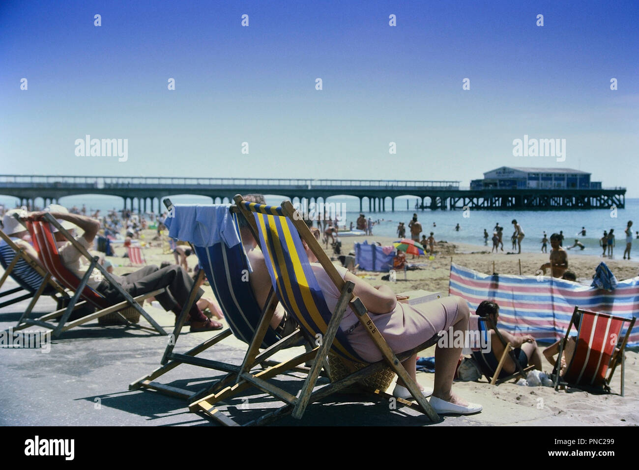 Beach vacation 1980s hi-res stock photography and images - Alamy