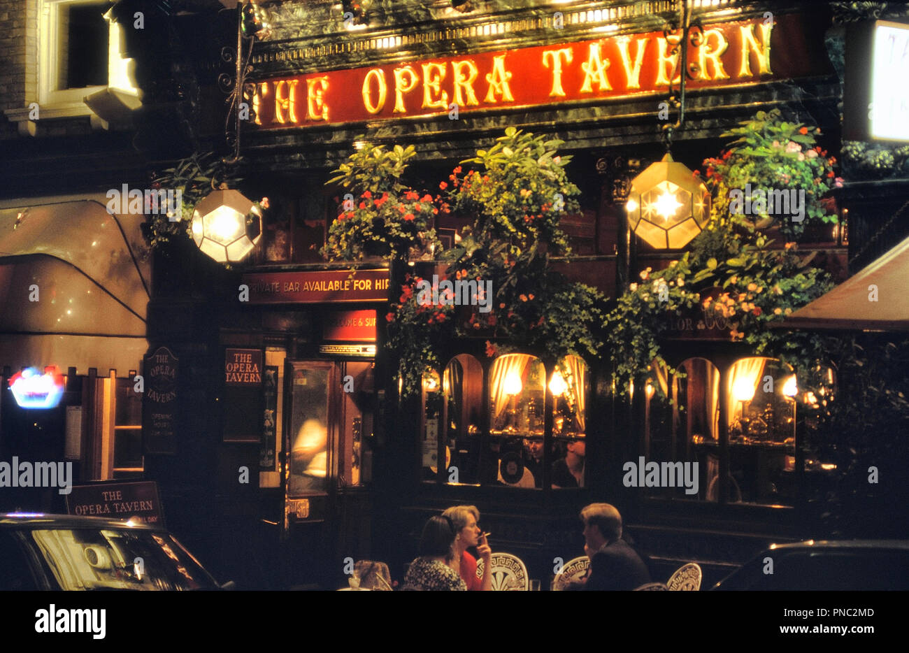 Covent garden opera house exterior hi-res stock photography and images ...