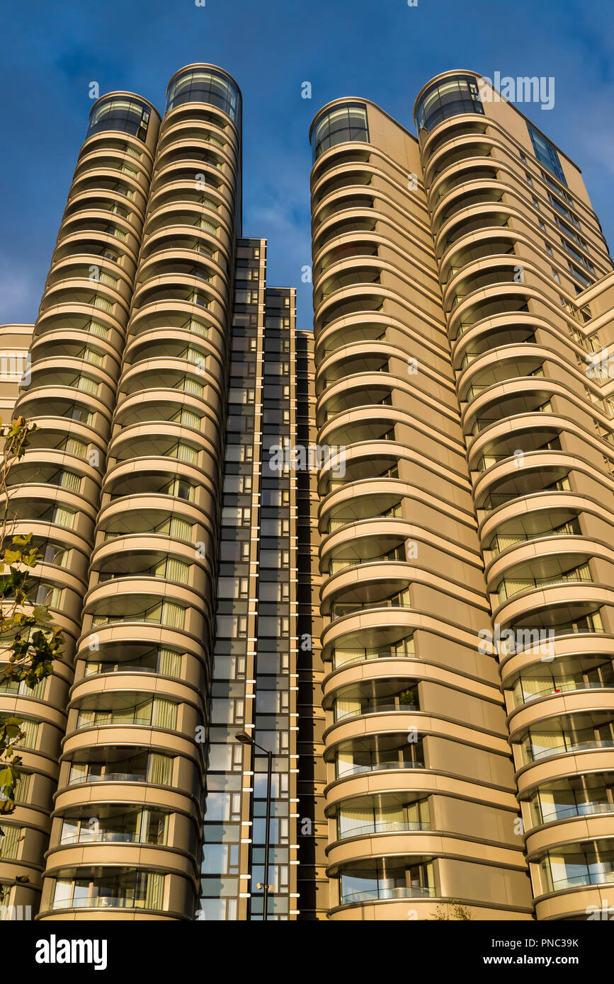 Modern residential building exterior uk hi-res stock photography and ...