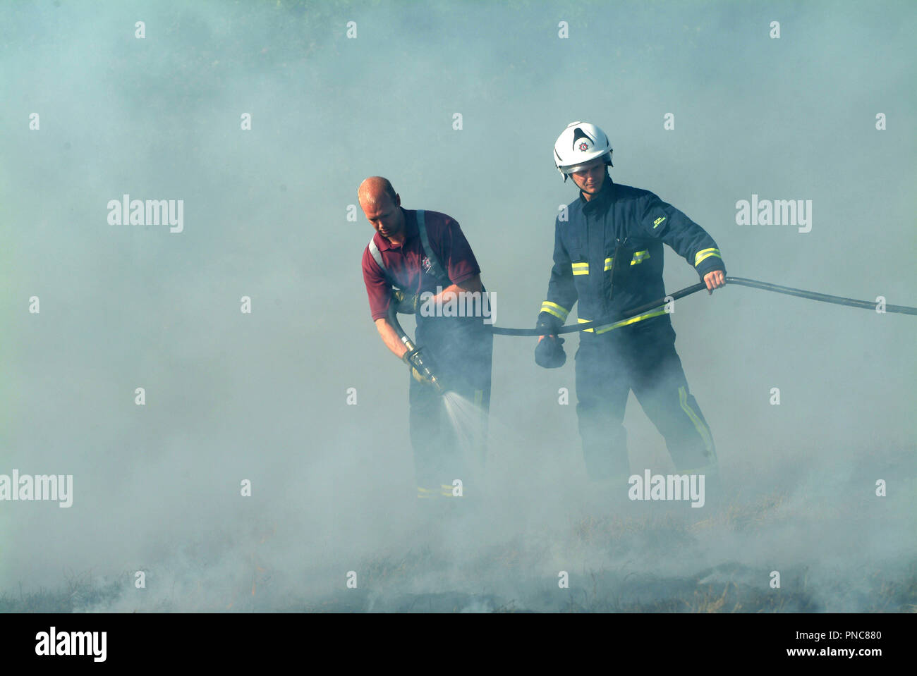 Fireman moorland fire hi-res stock photography and images - Alamy