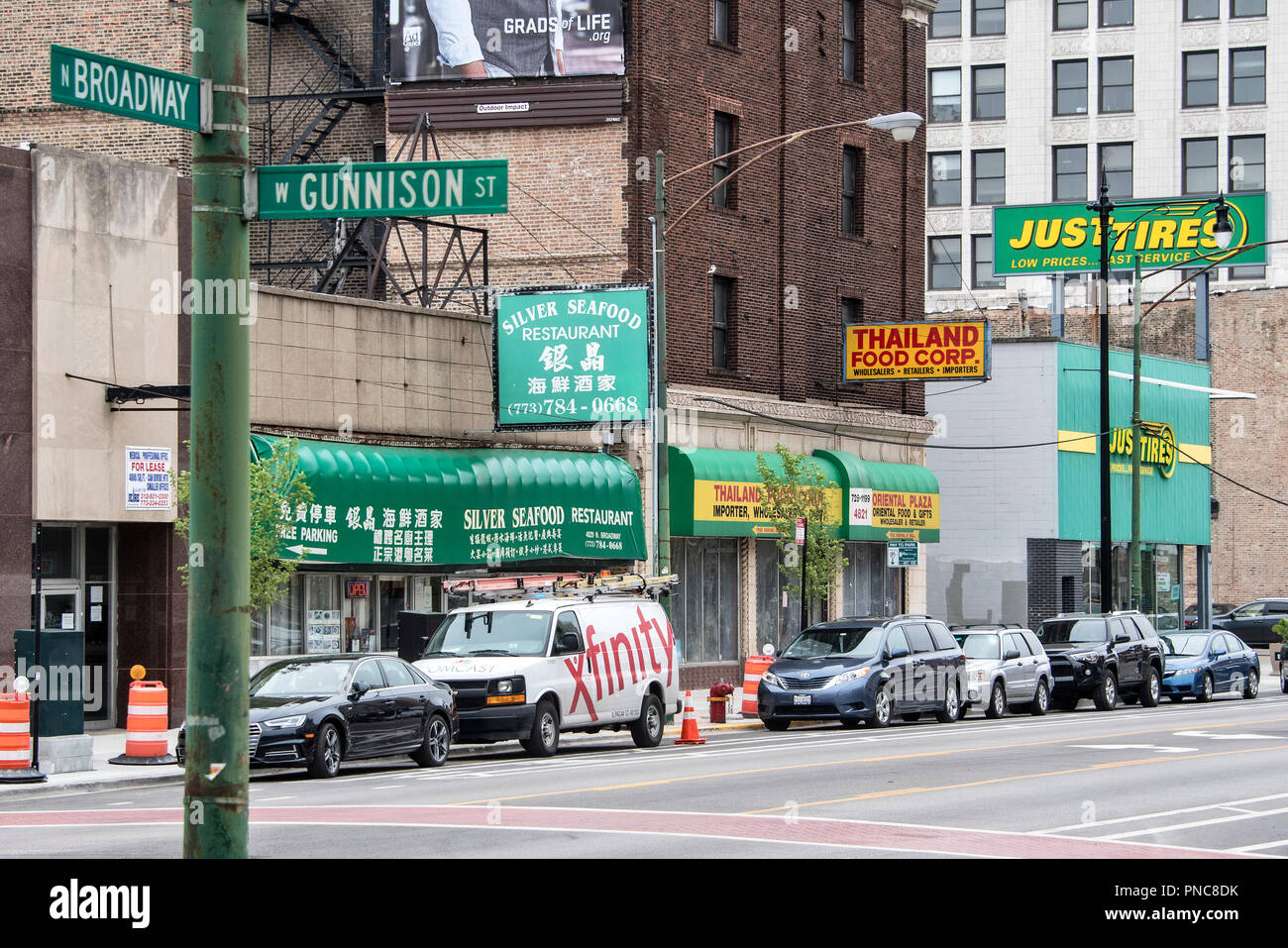 Street scene chicago illinois storefront hi-res stock photography and ...