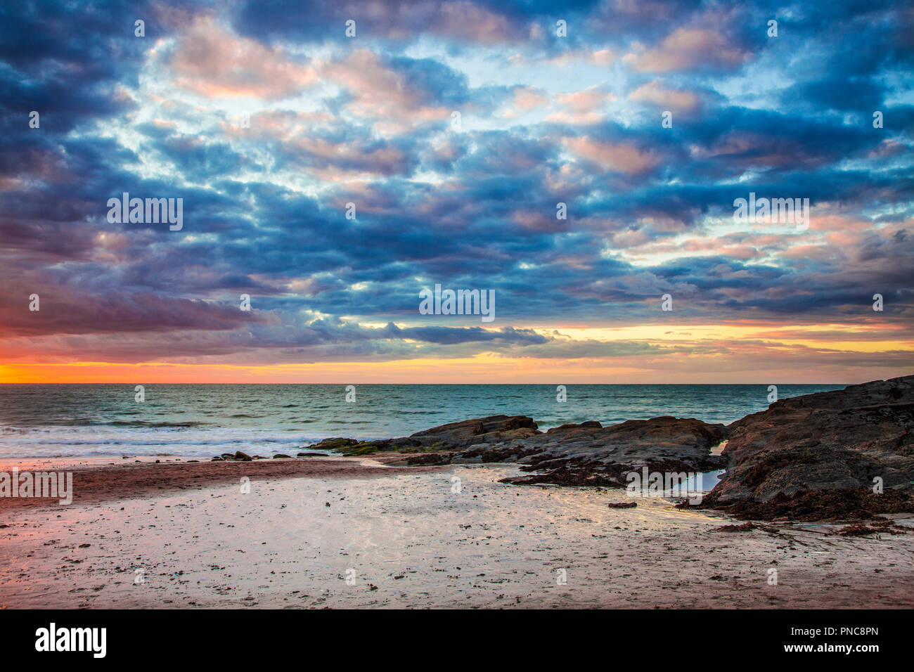 Coastal sunset view hi-res stock photography and images - Alamy