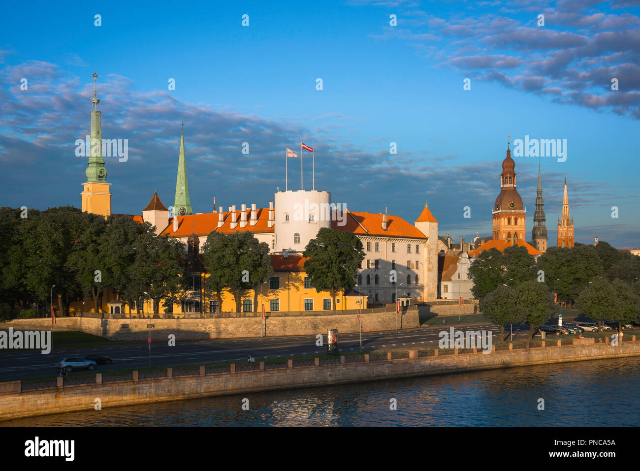 14th century castle hi-res stock photography and images - Alamy