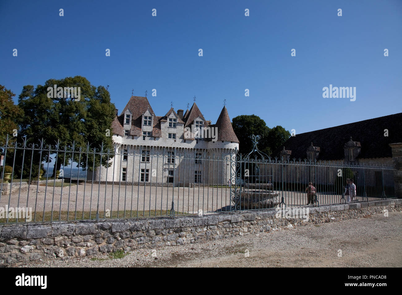 Monbazillac castle chateau de monbazillac hi-res stock photography and ...