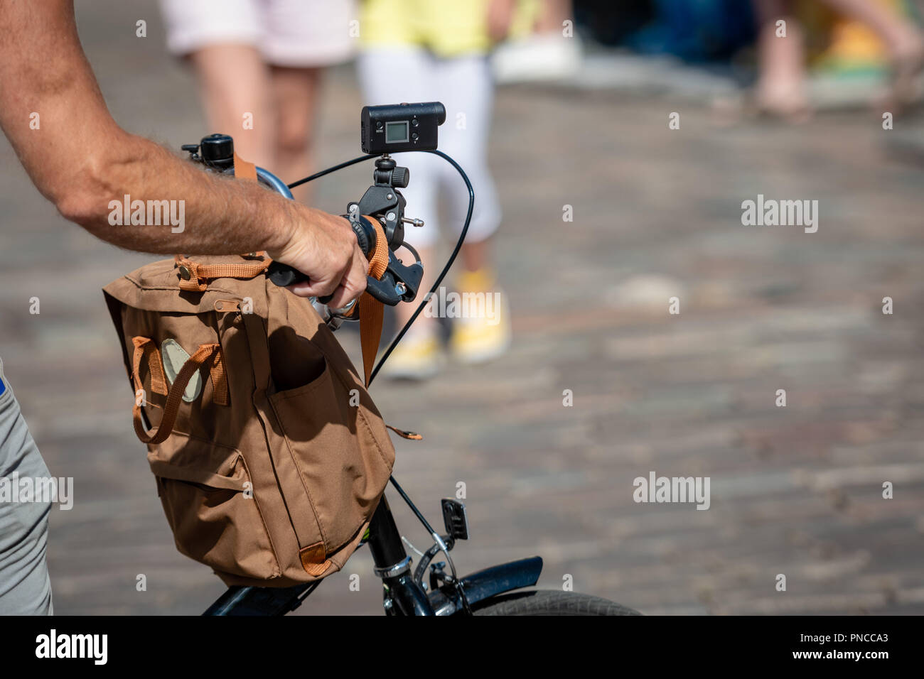 Cycling video hi-res stock photography and images - Alamy