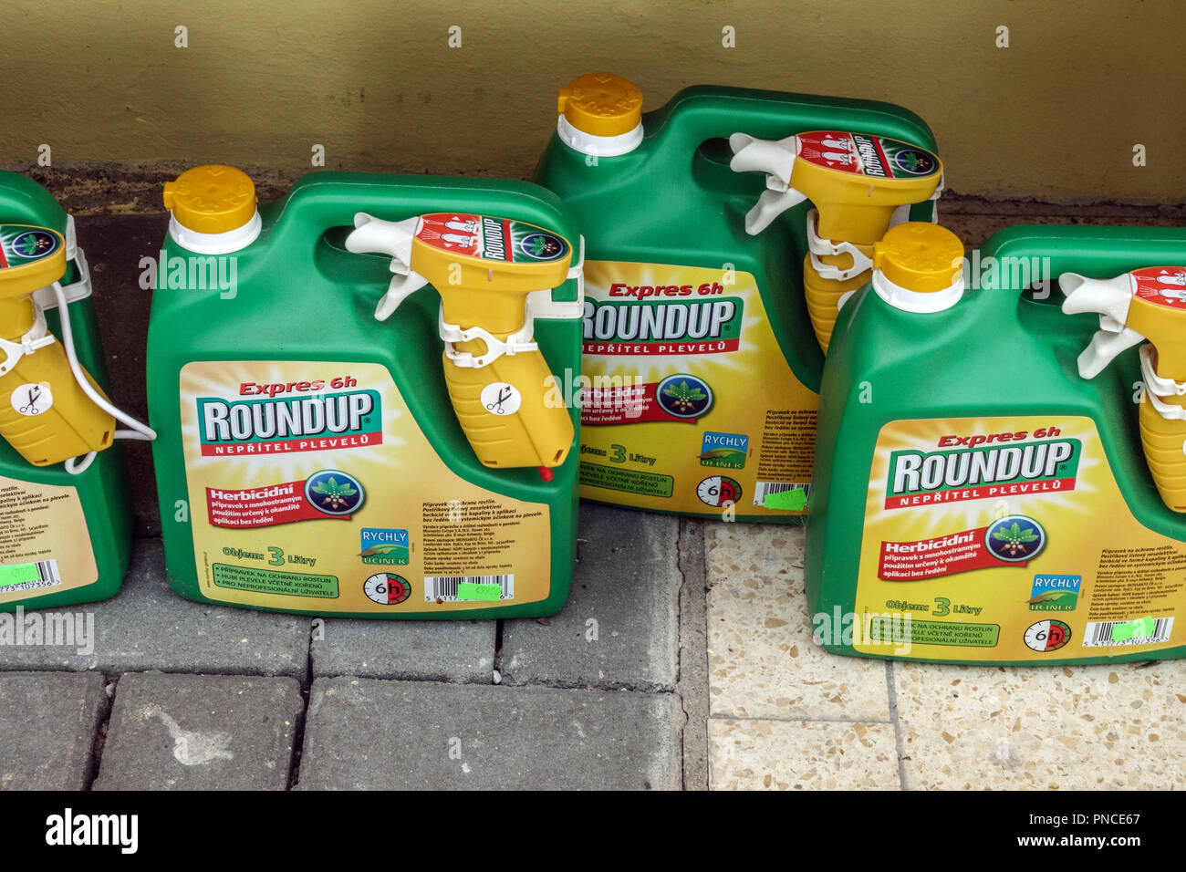 Roundup Weedkiller Spray Bottle in store Glyphosate, Herbicide ...