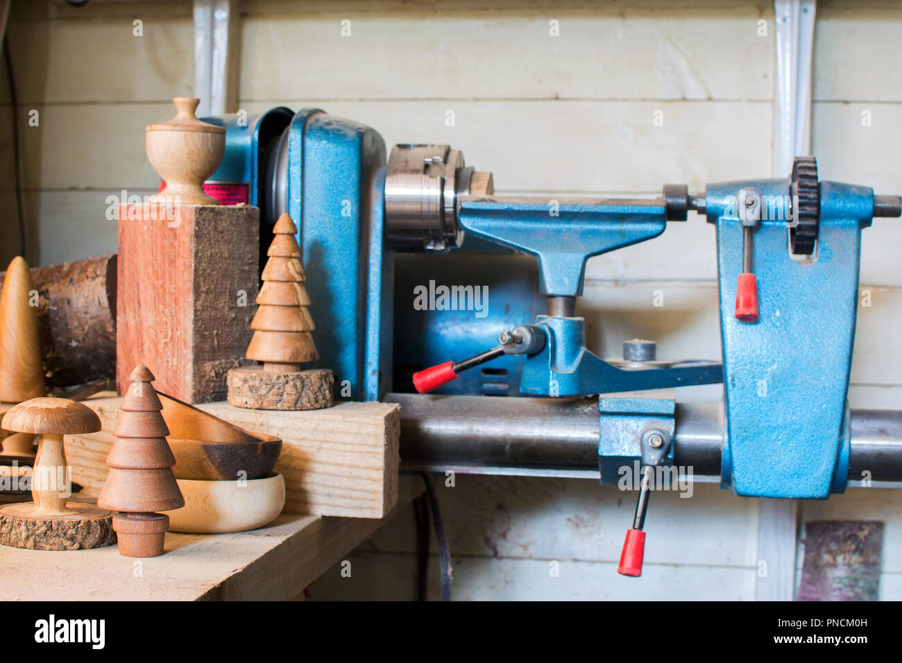 Old woodwork turning machine hi-res stock photography and images - Alamy