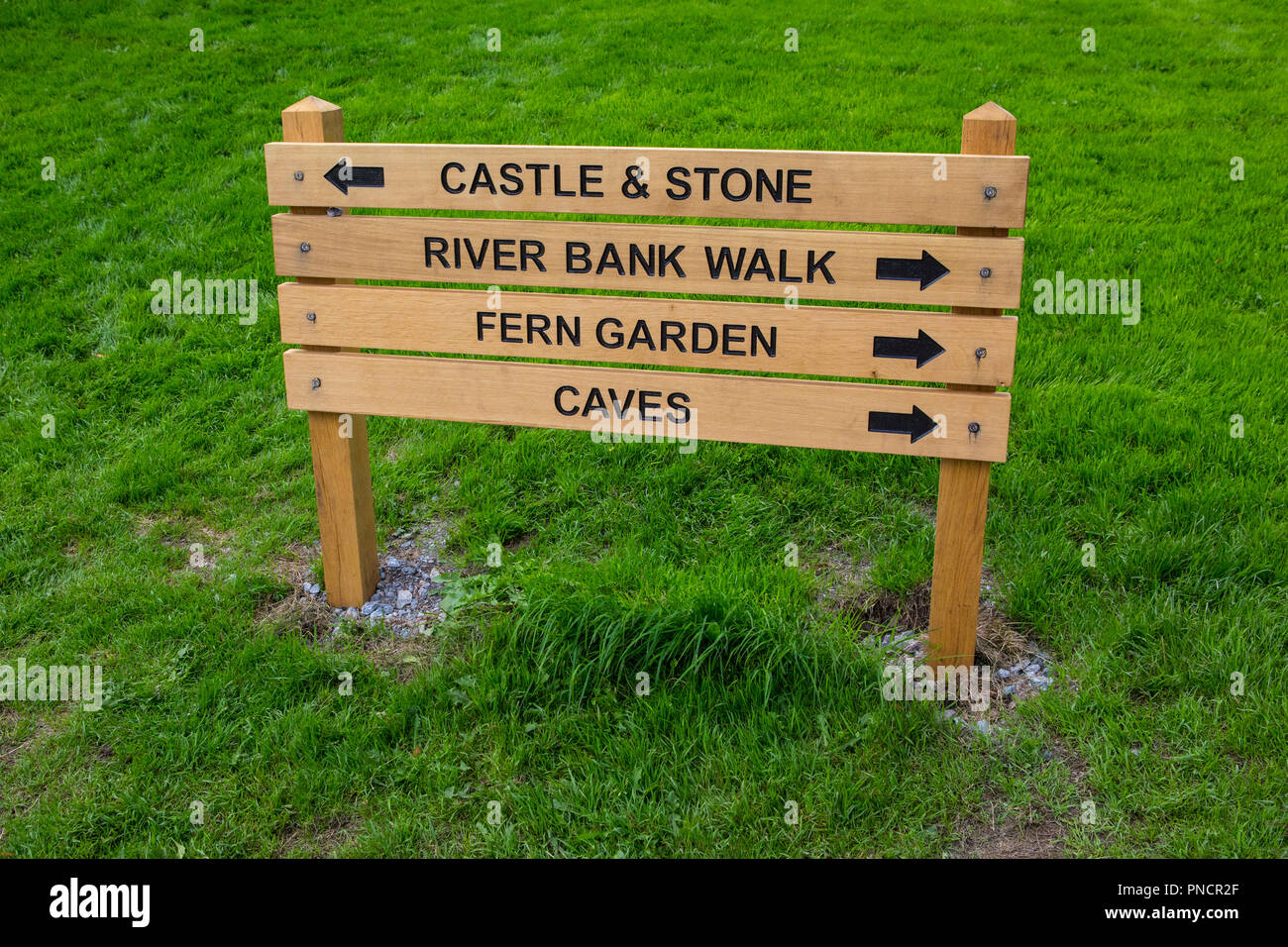 Signs tourist attractions ireland hi-res stock photography and images ...