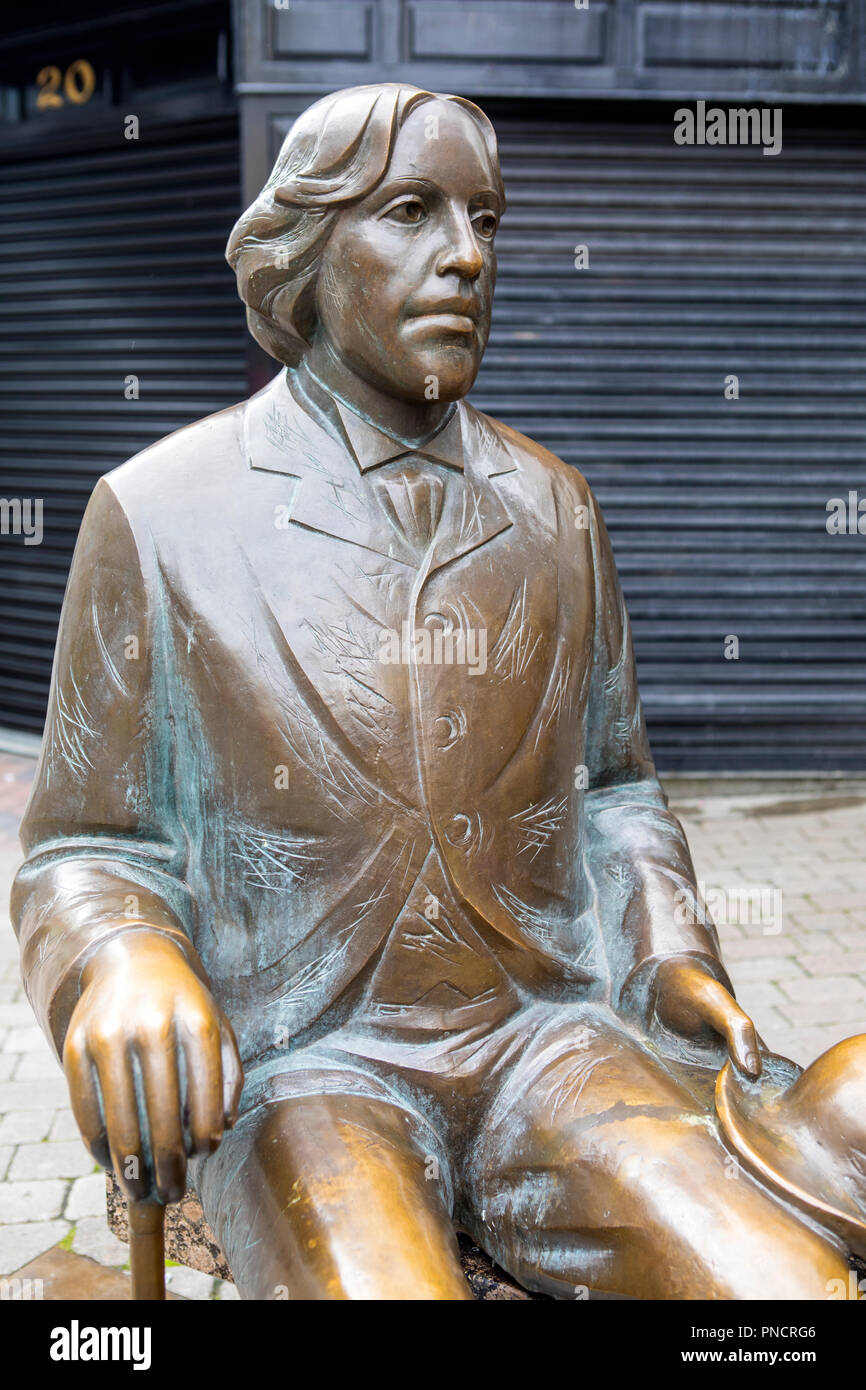 Ireland galway statue oscar wilde hi-res stock photography and images ...