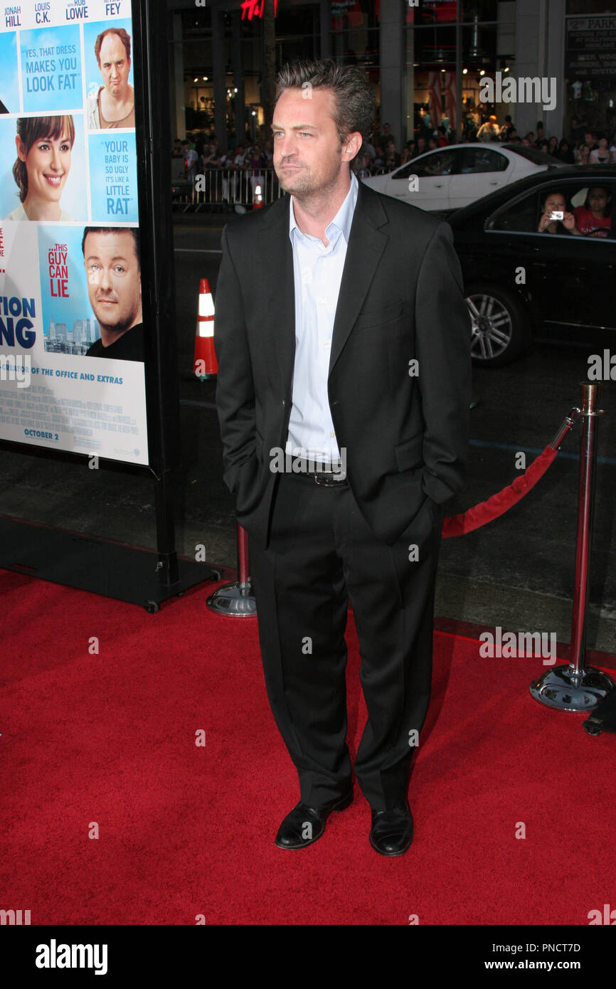 Matthew Perry at the Warner Bros. Premiere of The Invention of Lying ...