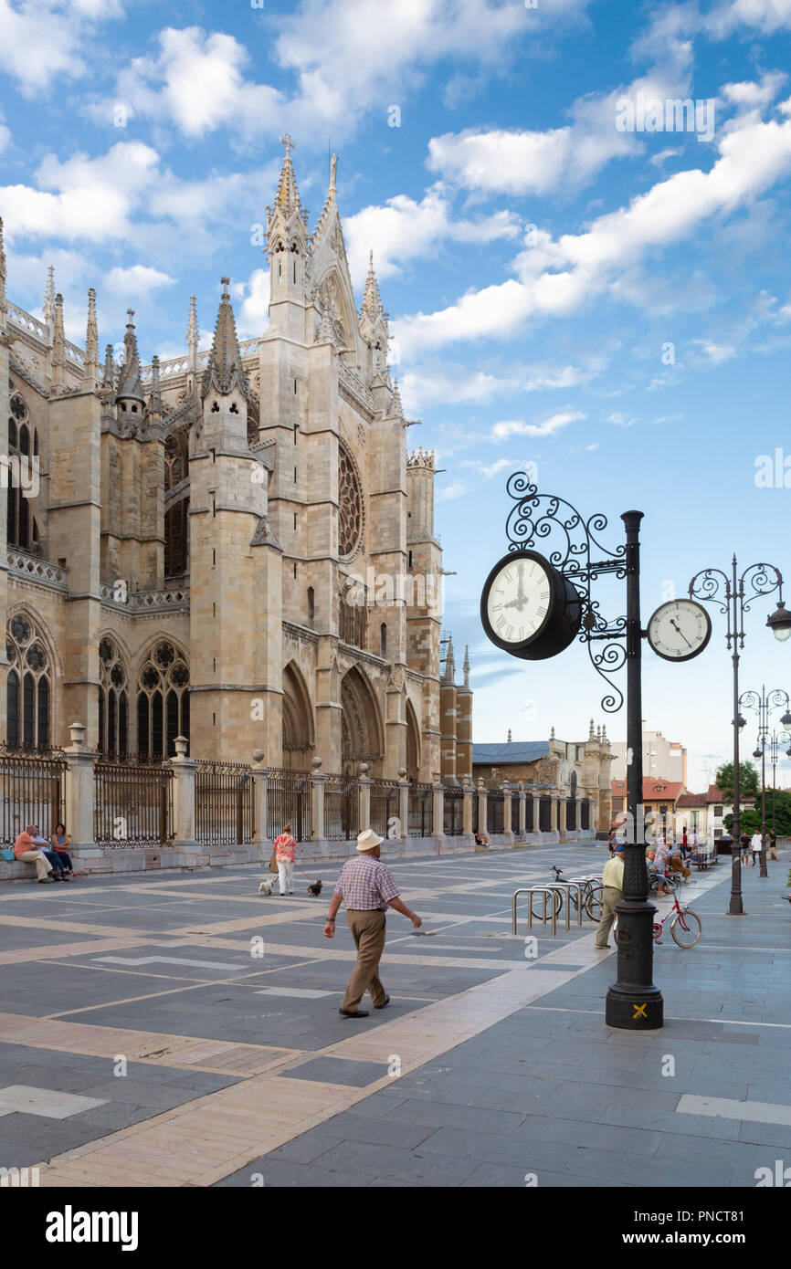 Leon architecture hi-res stock photography and images - Alamy