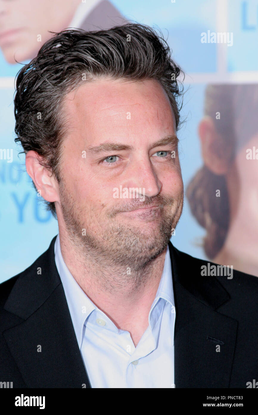 Matthew Perry at the Warner Bros. Premiere of The Invention of Lying ...