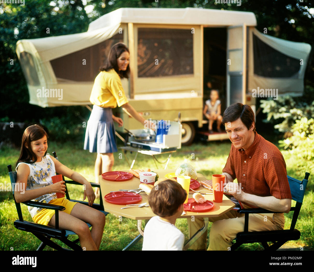 1970s family picnic hi-res stock photography and images - Alamy