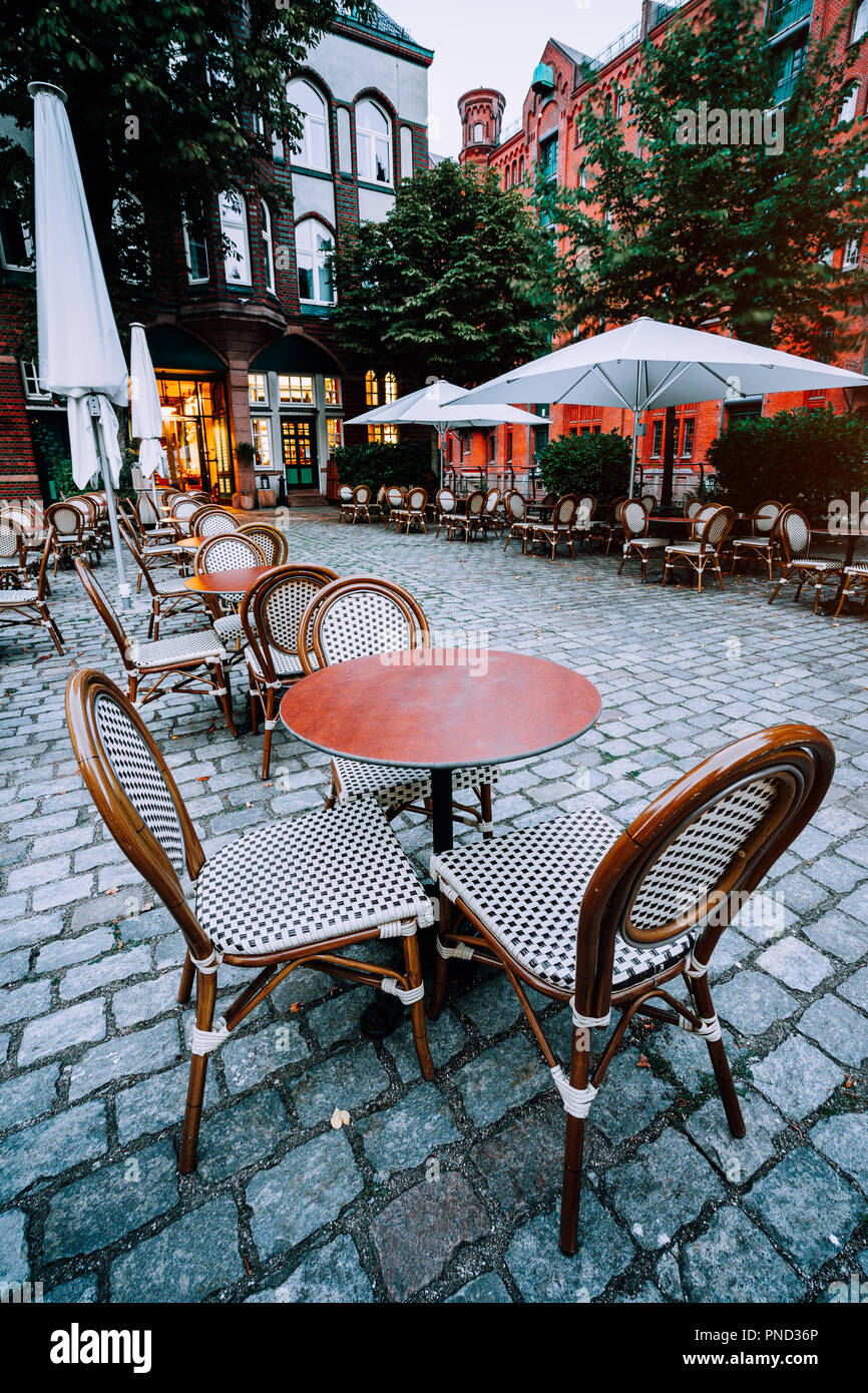 Cafe canal hamburg hi-res stock photography and images - Alamy
