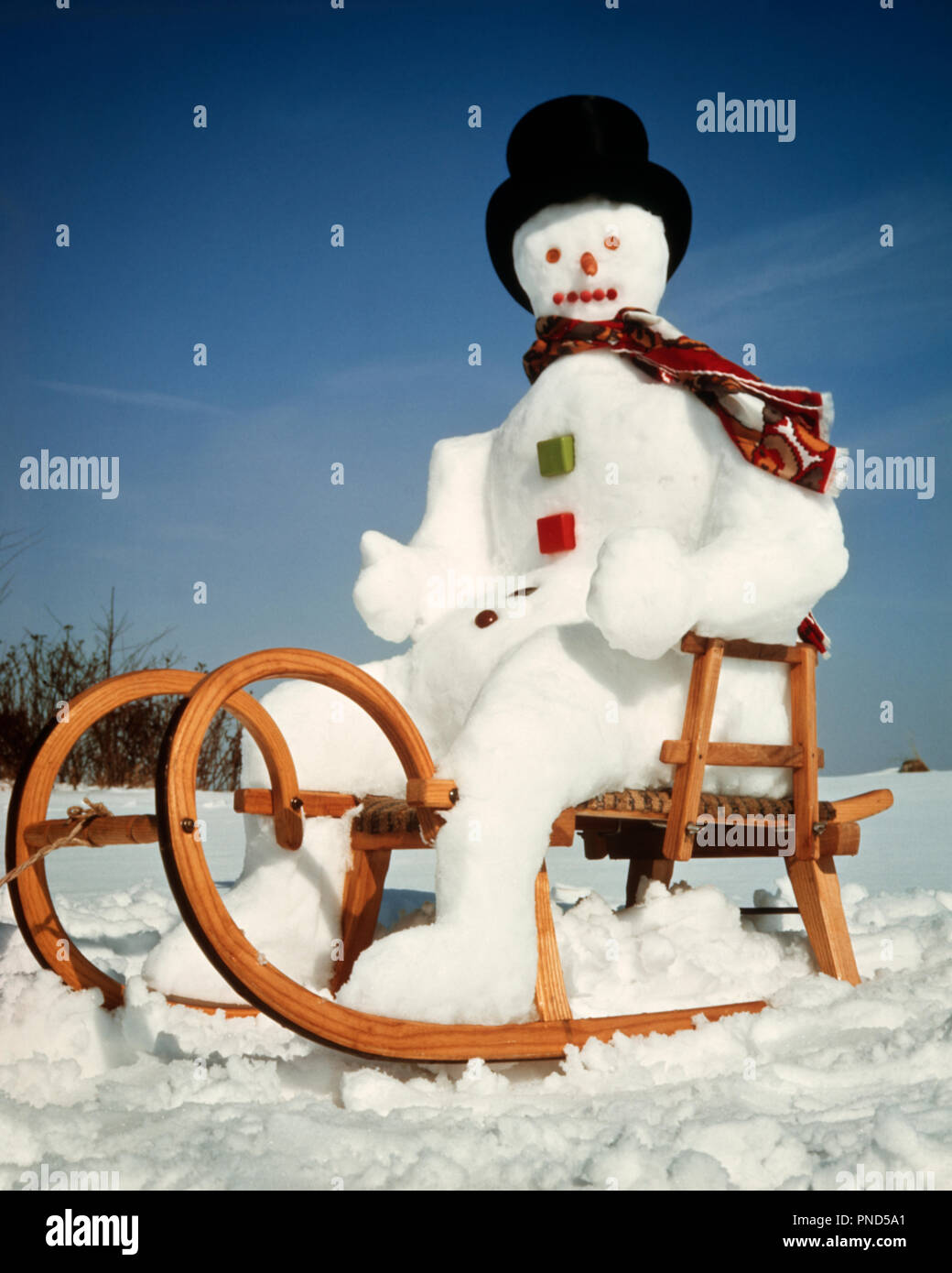 Old fashioned sled hi-res stock photography and images - Alamy