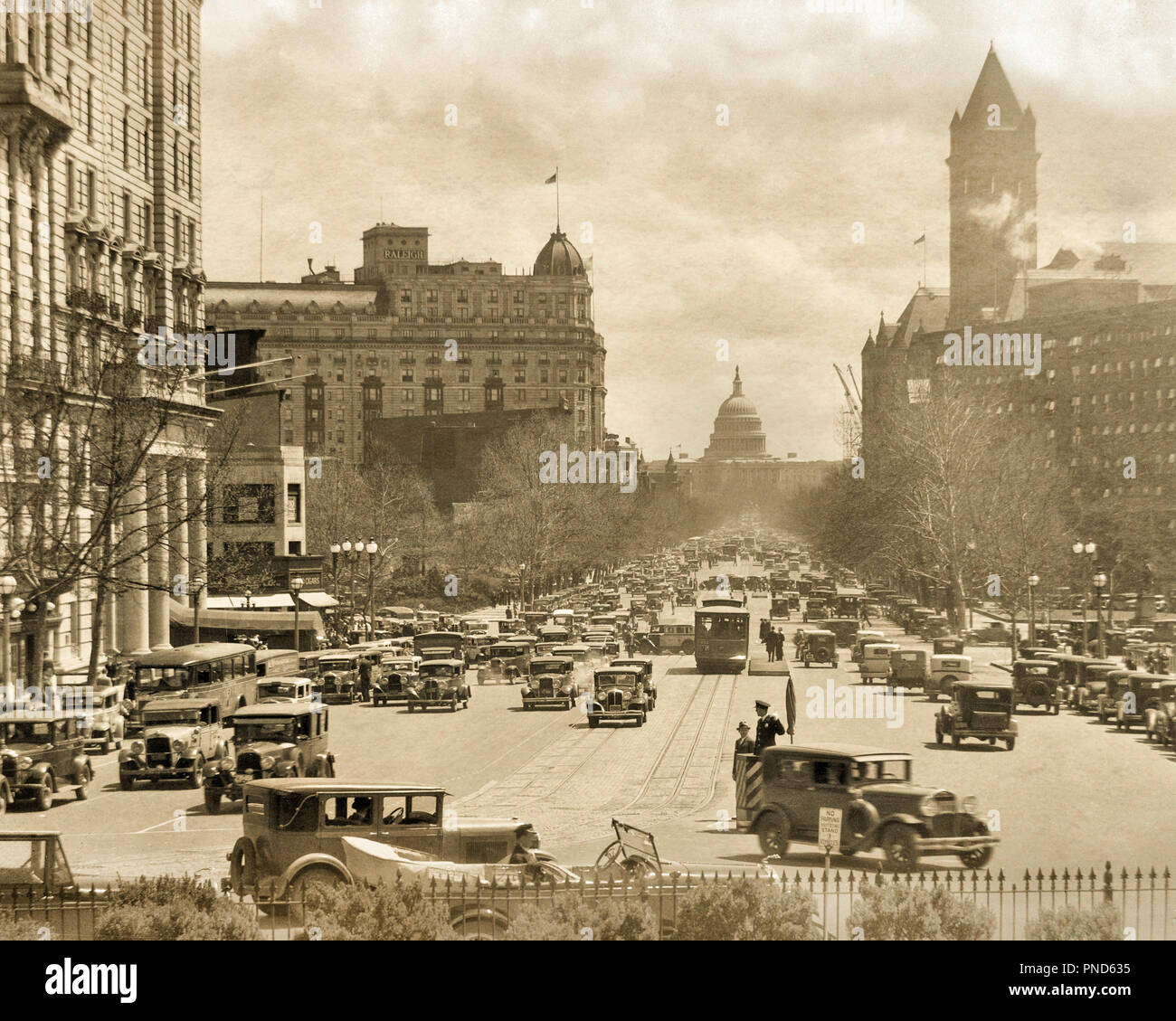 Building 1930s hi-res stock photography and images - Alamy