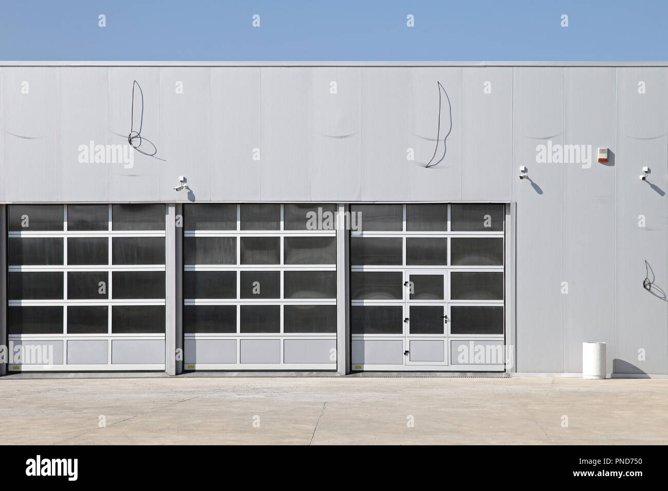 Three garage doors hi-res stock photography and images - Alamy