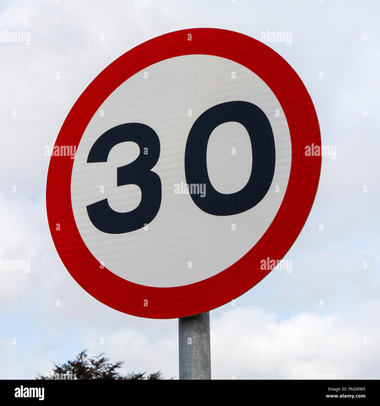 30mph sign hi-res stock photography and images - Alamy