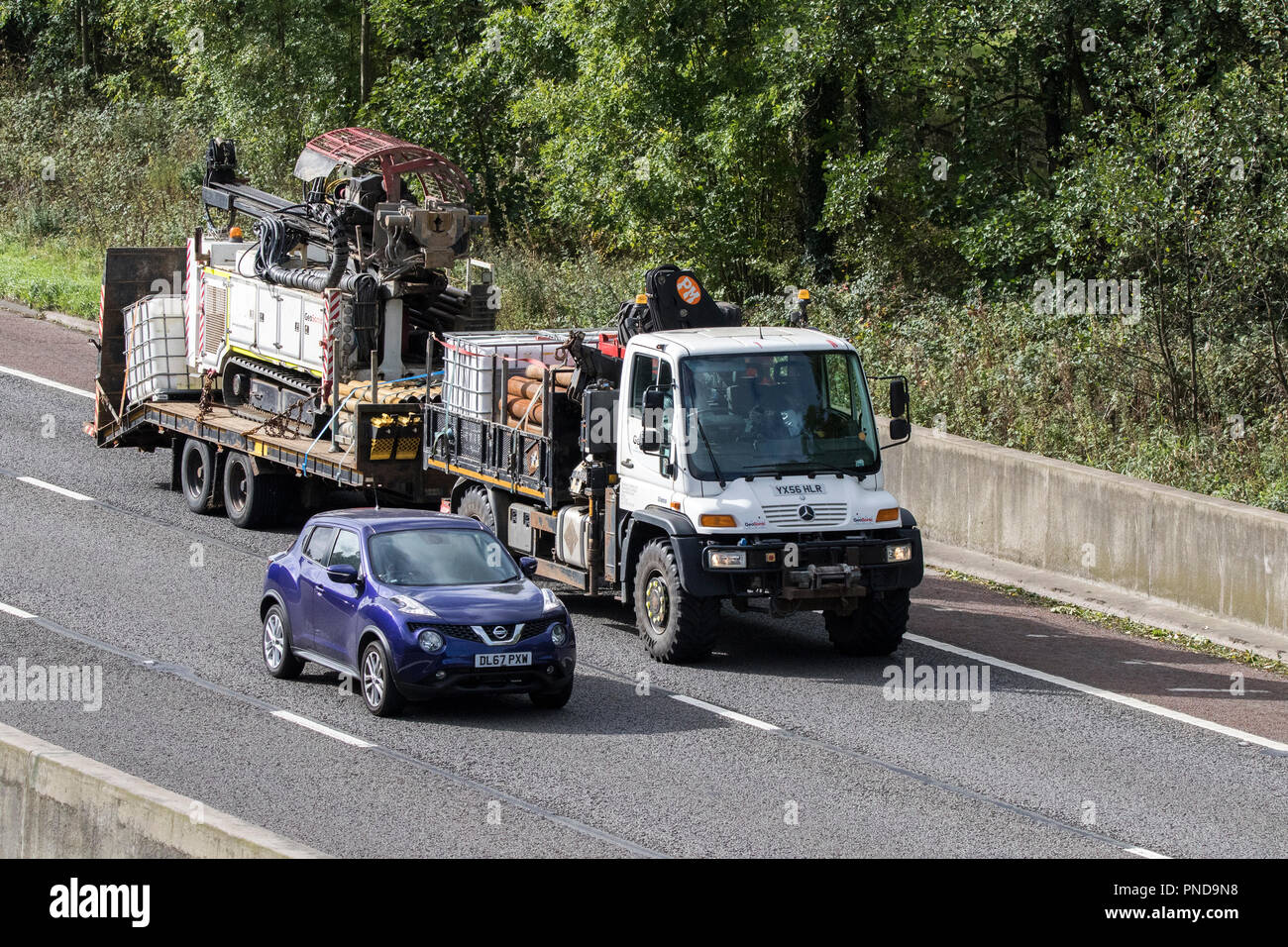 Mercedes Benz low loader & trailer HGV Heavy goods lorries, trucks ...