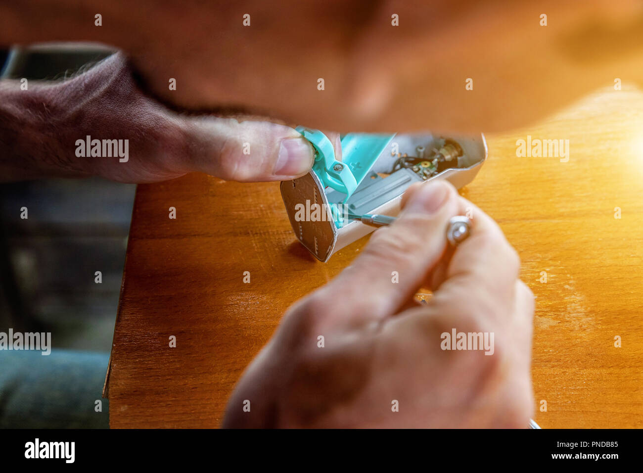 Fixing vapor cigarette hi-res stock photography and images - Alamy