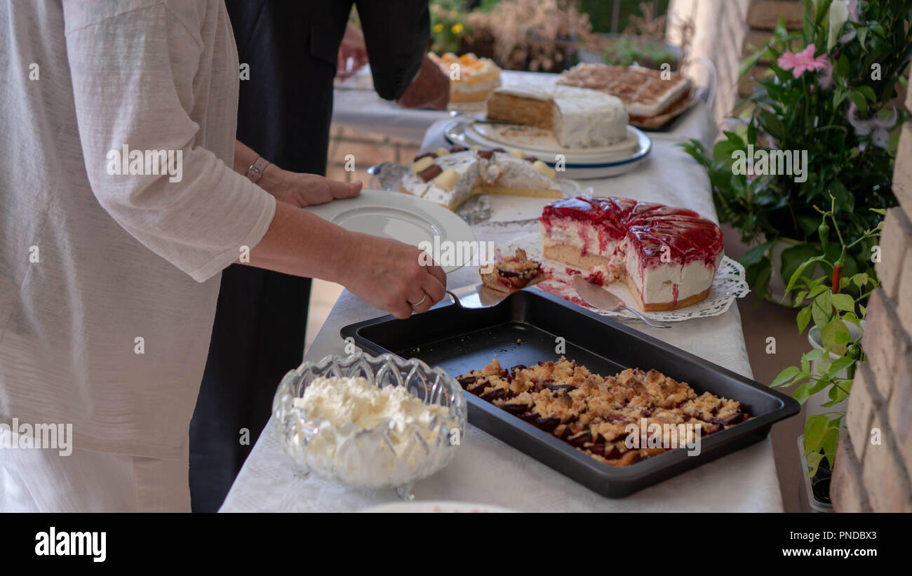 Business people eating lunch at office buffet Stock Photo - Alamy