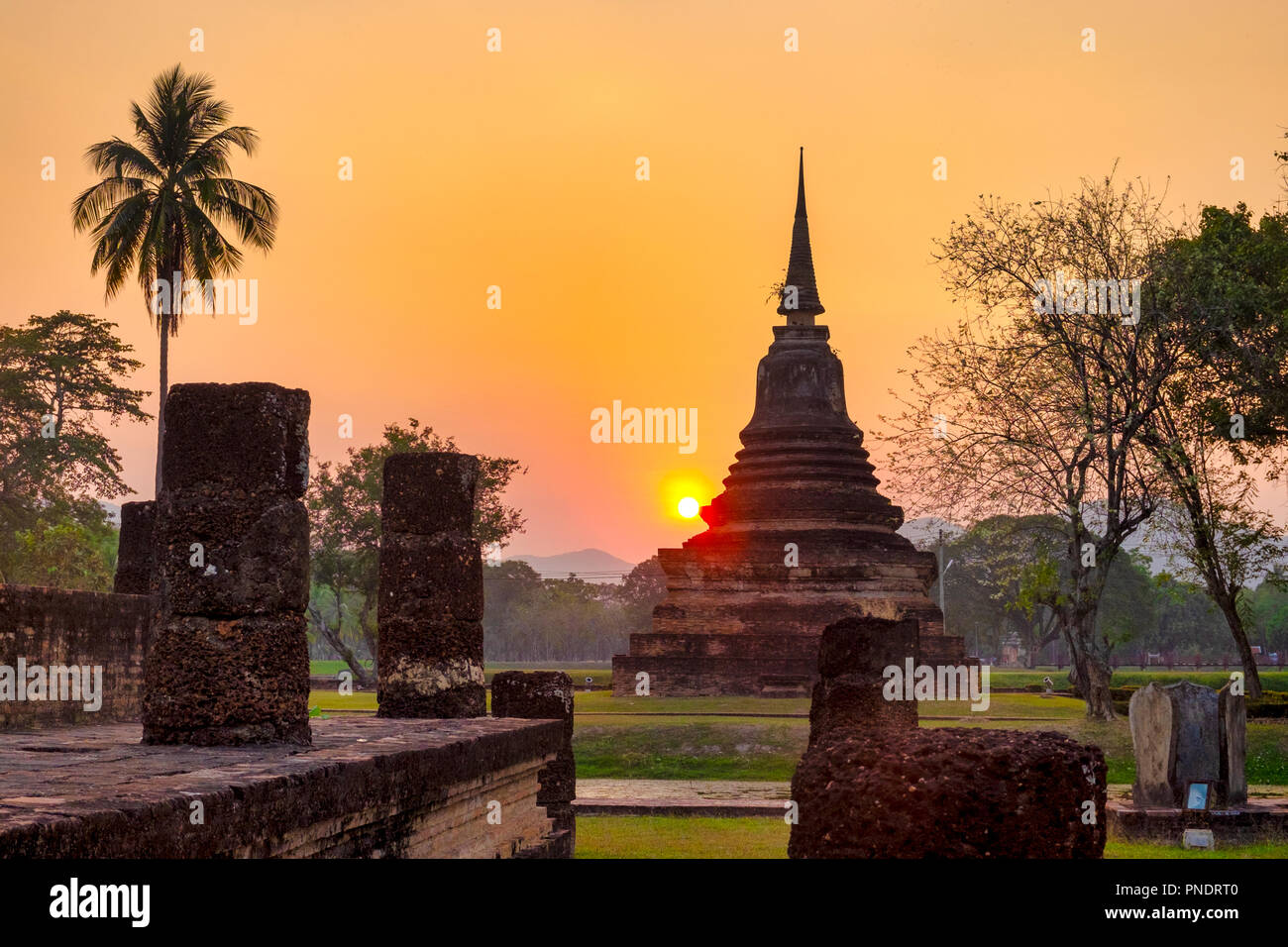 Mahathat temple in sukhothai historical hi-res stock photography and ...