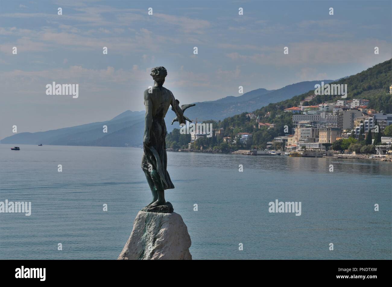 Statue sea seaside hi-res stock photography and images - Alamy