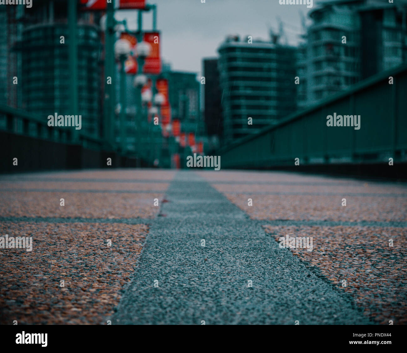 Bridge sidewalk hi-res stock photography and images - Alamy